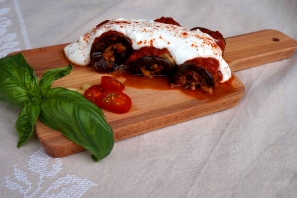 ΡΟΛΑ ΜΕΛΙΤΖΑΝΑΣ ΜΕ ΚΙΜΑ | Foodprints