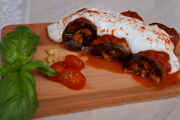 ΡΟΛΑ ΜΕΛΙΤΖΑΝΑΣ ΜΕ ΚΙΜΑ | Foodprints